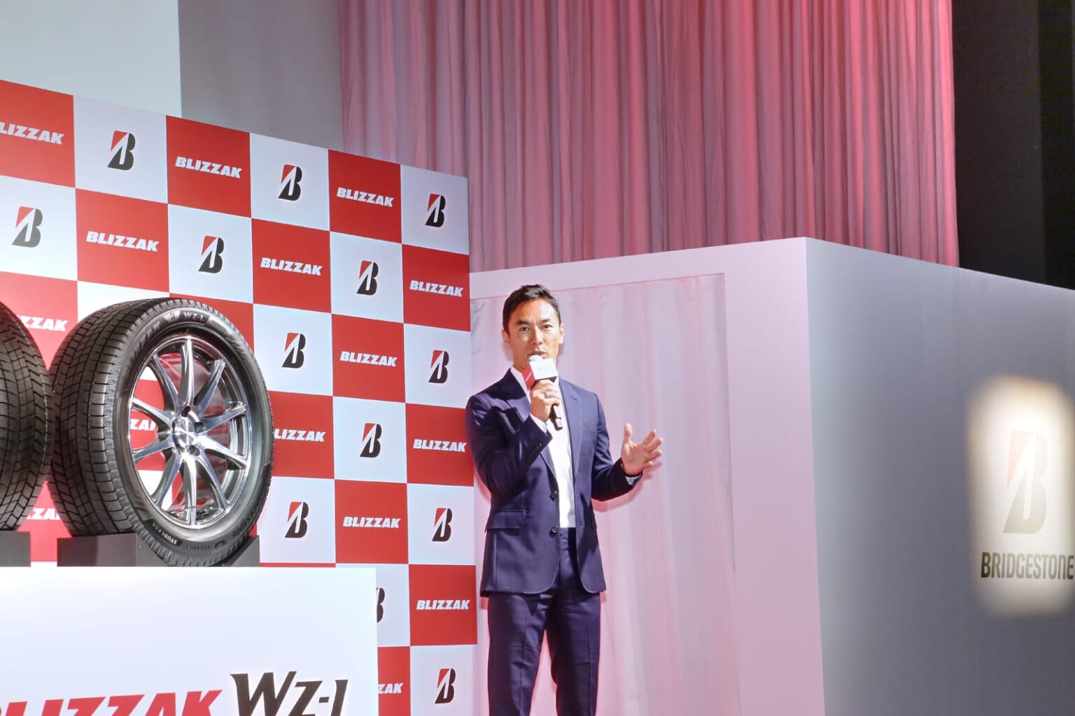 佐藤琢磨が「まるで夏タイヤ」と絶賛！ ブリヂストンの新型スタッドレス「BLIZZAK WZ1」が冬道を変える | トップギア・ジャパン Top ...