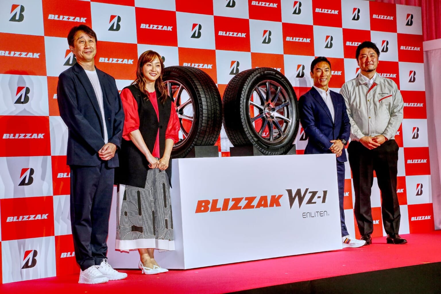 佐藤琢磨が「まるで夏タイヤ」と絶賛！ ブリヂストンの新型スタッドレス「BLIZZAK WZ1」が冬道を変える | トップギア・ジャパン Top ...