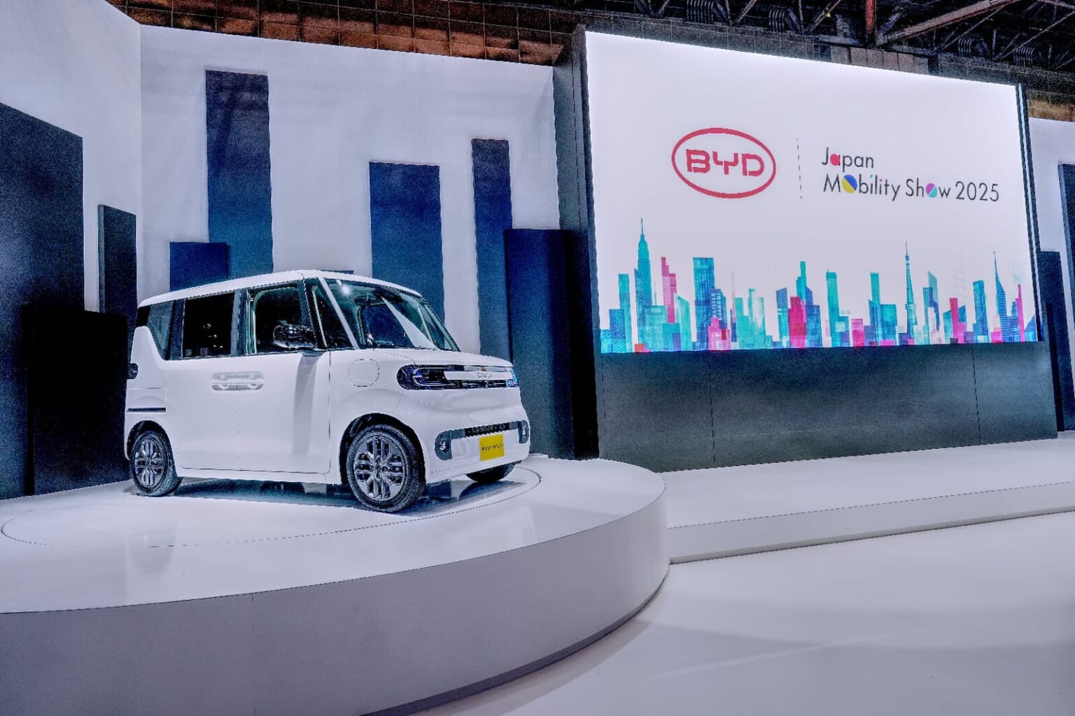 【JMS 2025】見逃しはない？BYDの商用EVトラックからカワサキZ900RS、スズキのバイクコンセプトまで！JMS2025で見つけた“働くクルマ”と“趣味のバイク”の未来 | トップギア ...